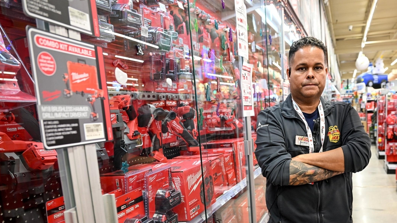 Long Island stores brace for holiday shoplifting surge - Newsday