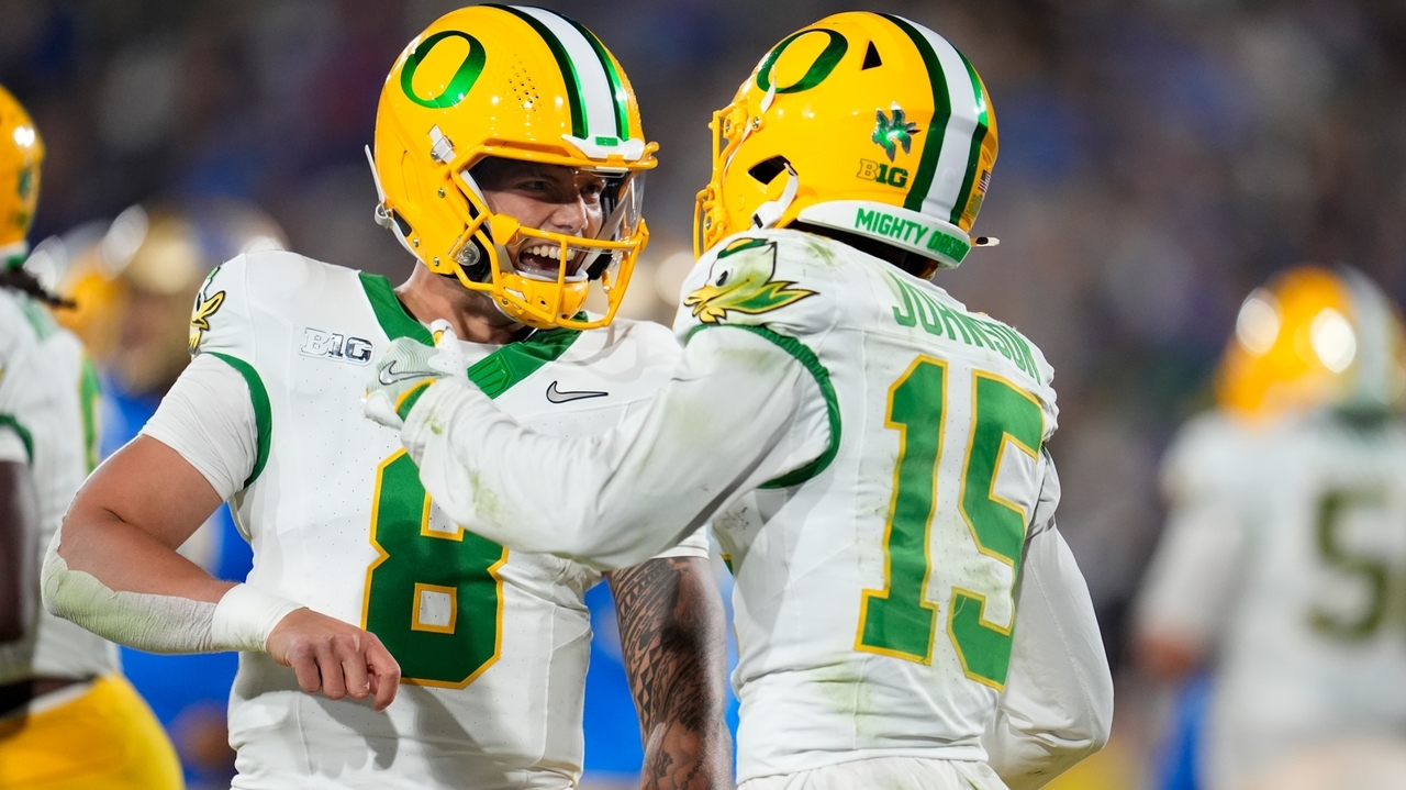 Dillon Gabriel throws for 3 TDs as No. 8 Oregon beats UCLA 34-13 in ...