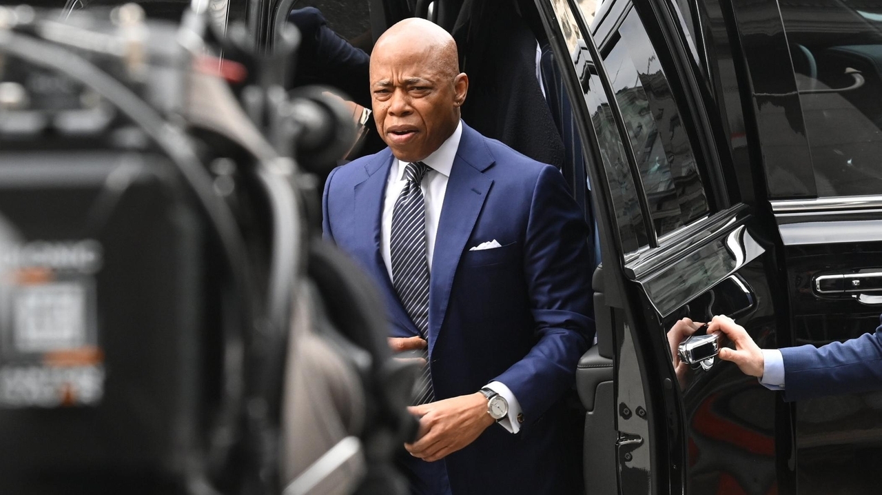 Manhattan federal judge delays decision on dropping criminal charges ...