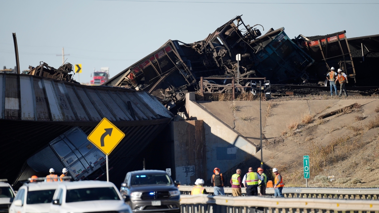 Broken rail caused fatal Colorado train derailment that collapsed ...
