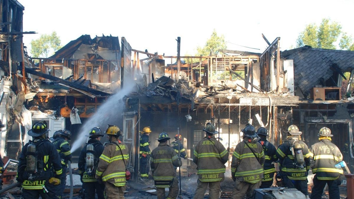 Syosset family escapes house fire without injuries - Newsday
