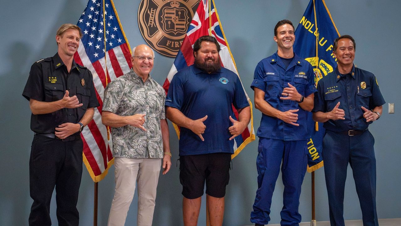 An off-duty Hawaii lifeguard helped rescue a teen kayaker stranded ...