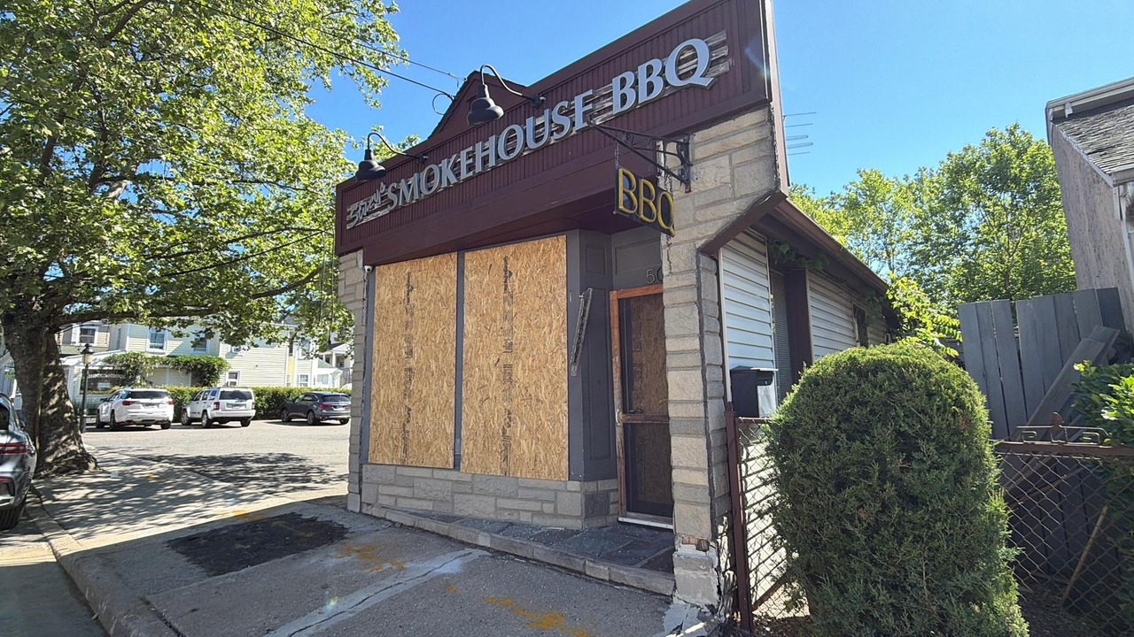 Firefighters respond to blaze at Stuey's Smokehouse BBQ in Locust ...