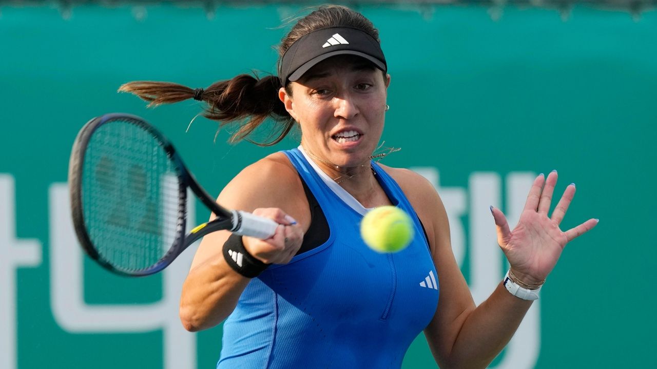 Jessica Pegula beats Elena Rybakina at the WTA Finals. Aryna Sabalenka drops just 1 game in win ...