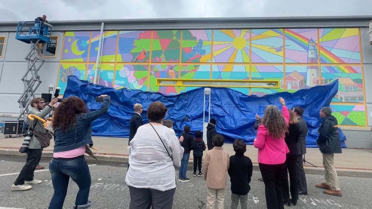Mural at Long Island Children's Museum showcases families, and LI ...