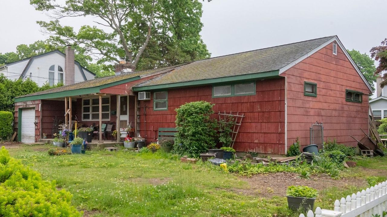 Gilgo Beach killings: Investigators analyzing tape found in basement of ...