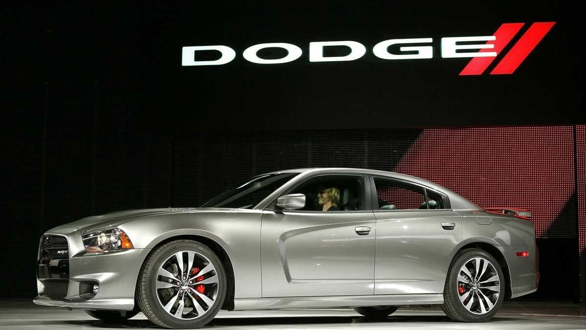 Backseat room: Dodge Charger versus Chrysler 300 - Newsday