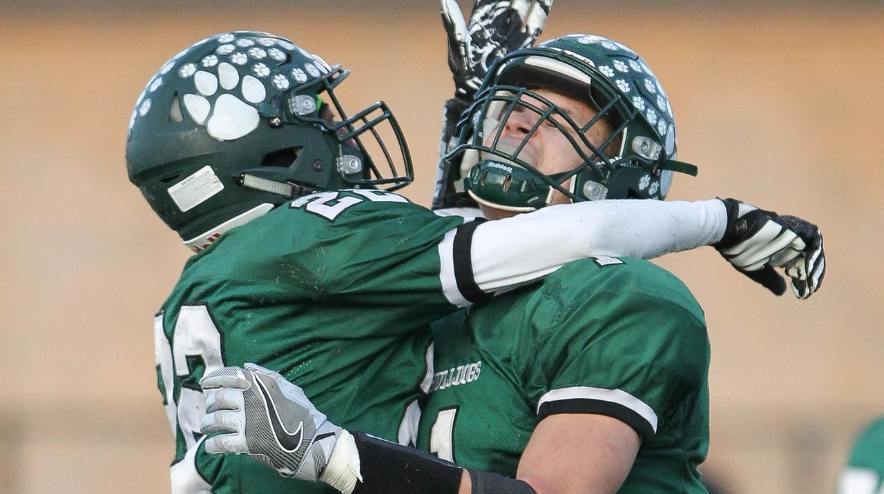 Suffolk I football semifinal: Lindenhurst vs. Connetquot - Newsday