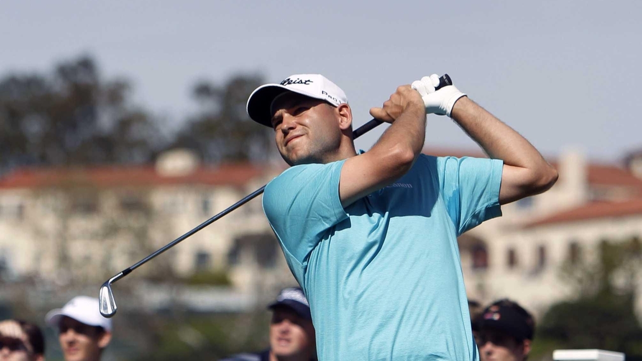 Bill Haas shoots 64 to lead at Riviera - Newsday