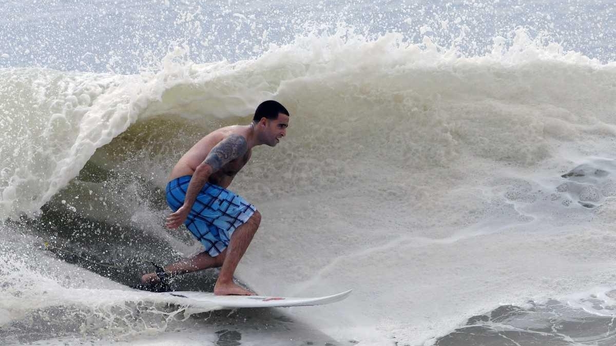 No sign of Long Beach surfer - Newsday
