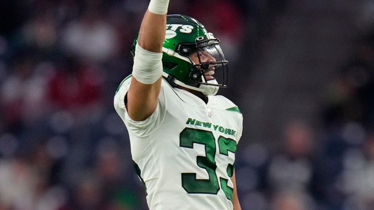 LI's Elijah Riley claimed by Steelers after being released by Jets ...