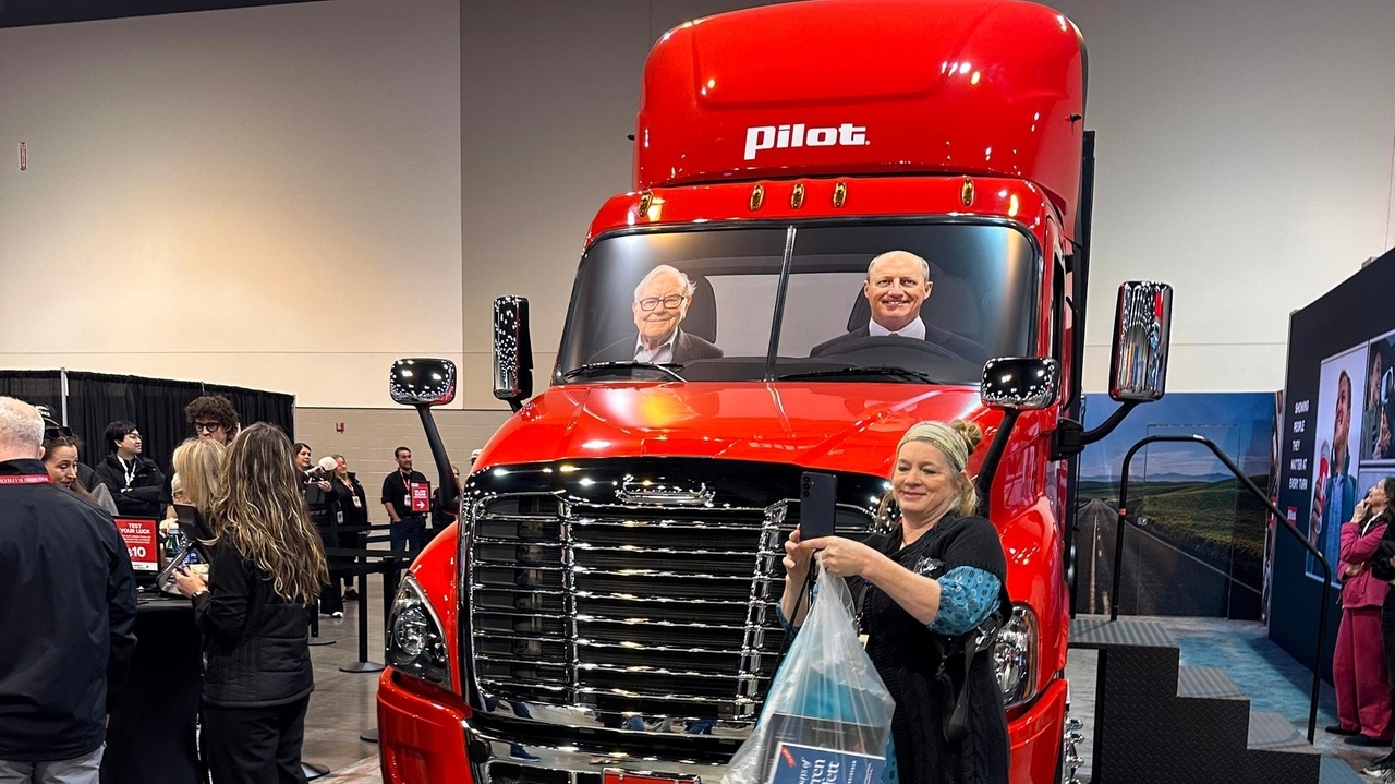 Winner pays $9 million in charity auction for a private lunch with ...