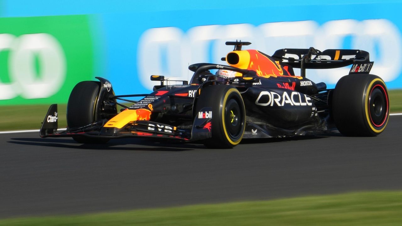 Max Verstappen easily wins the F1 Japanese Grand Prix to edge closer to ...