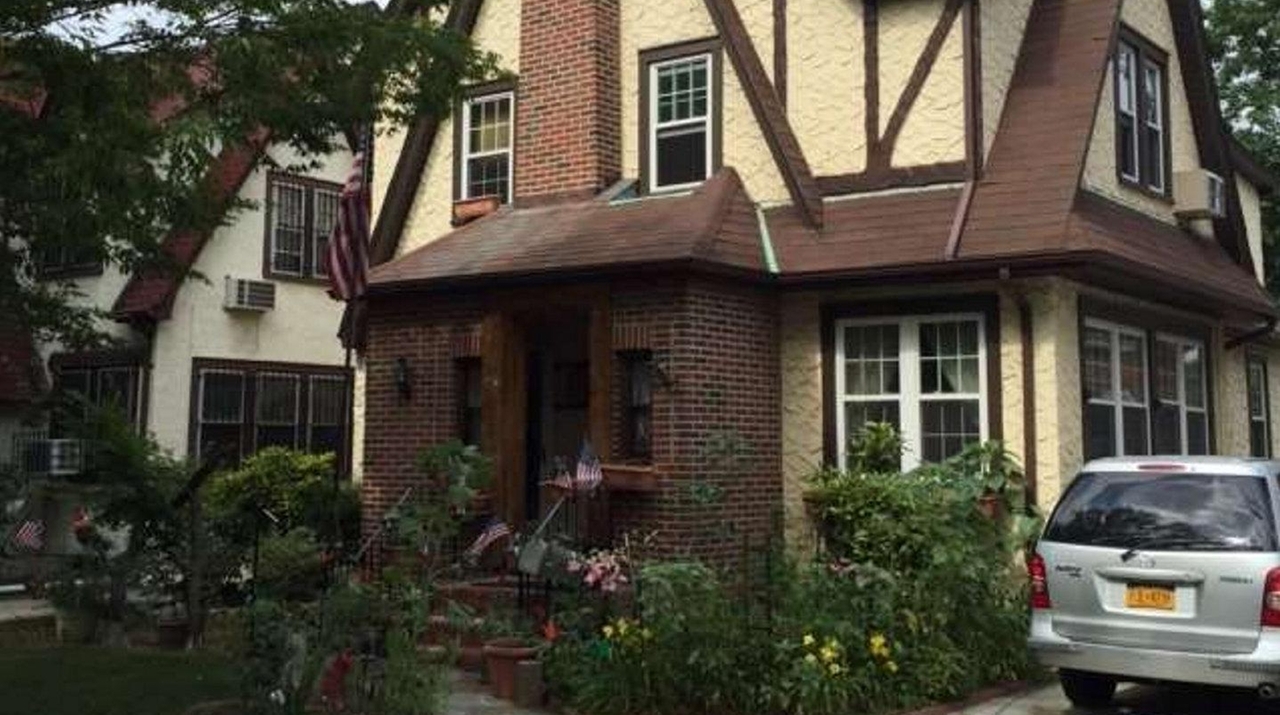 Donald Trump’s childhood home in Queens going to auction - Newsday