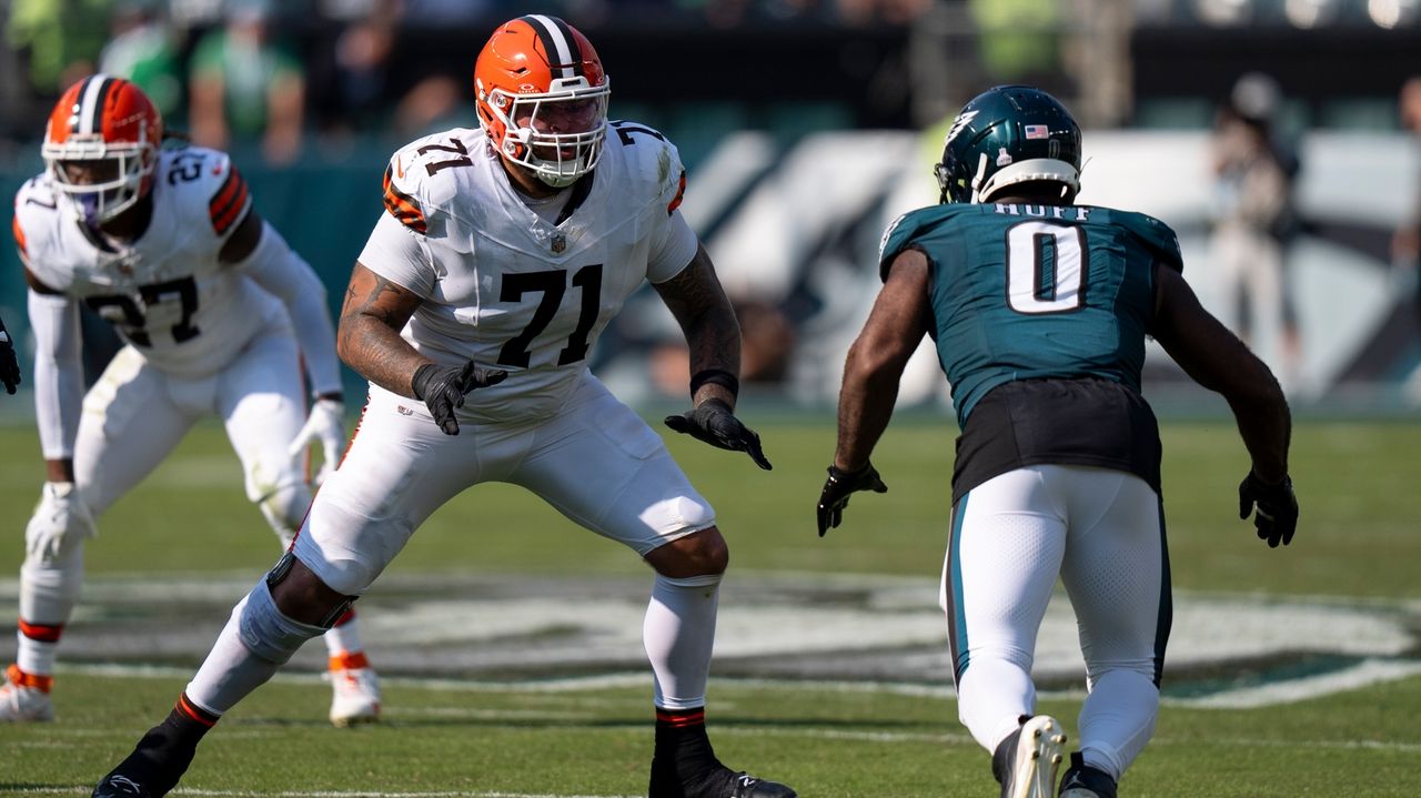 Browns LT Jedrick Wills Jr. says his 'business decision' to sit with ...