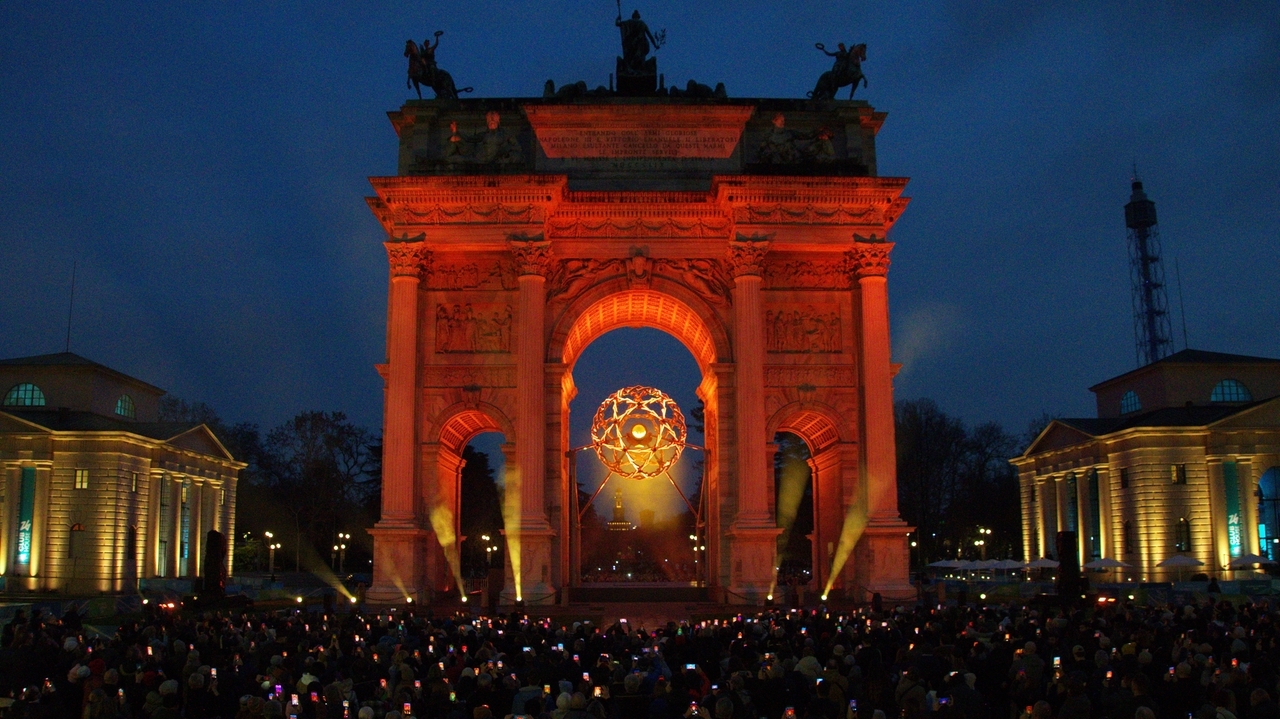 Milan's nightly Olympic cauldron light show draws thousands to Arch of ...