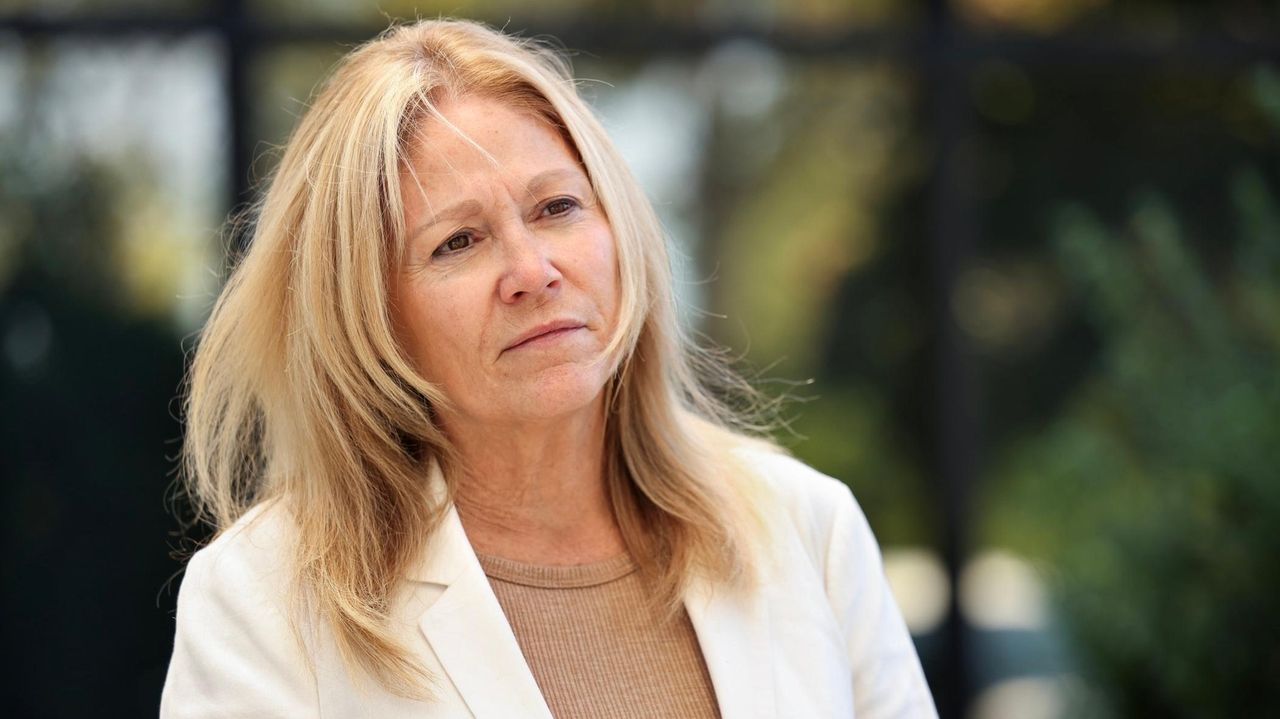 Long Island councilwoman Vicky Walsh sues Dr. David Greuner, associate ...