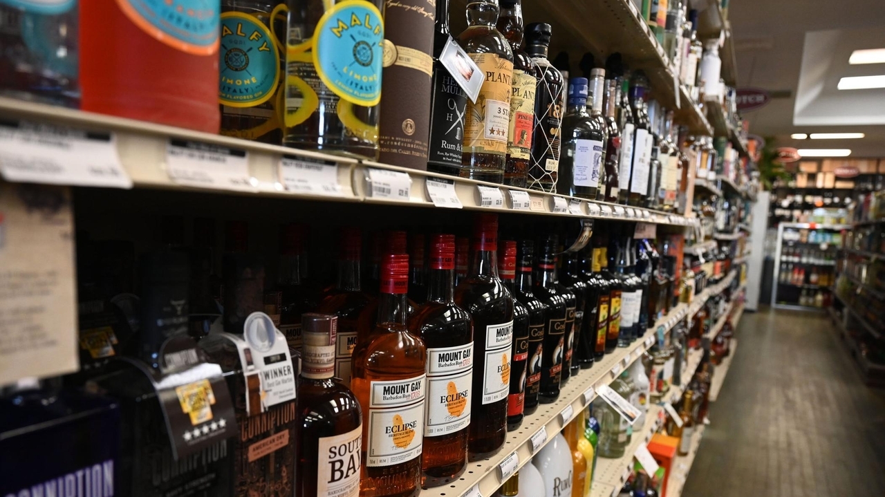 Nassau liquor store hours could be longer under proposed law, public ...