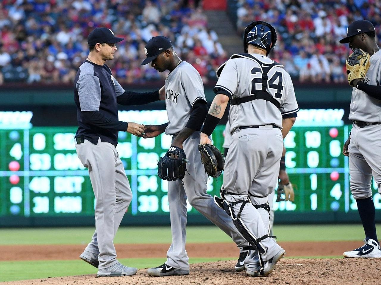 Aaron Boone ejected for first time as Yankees lose to Texas - Newsday