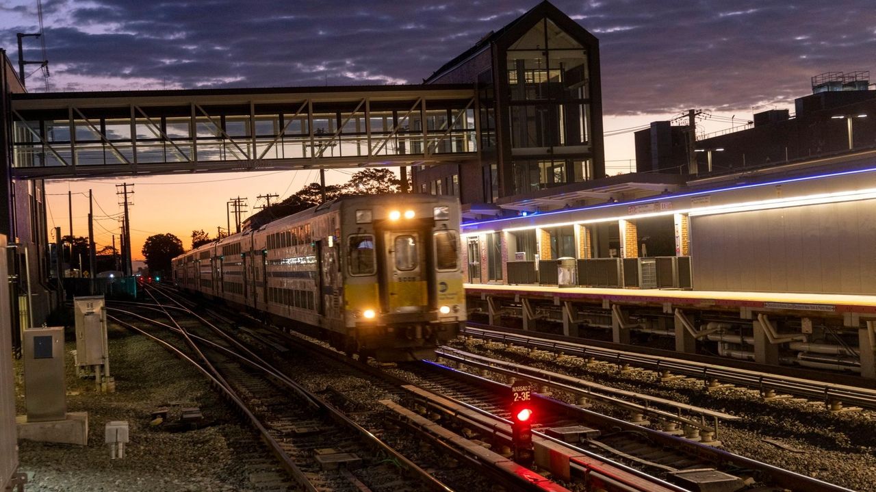 LIRR worker awarded $130,000 in whistleblower complaint case - Newsday