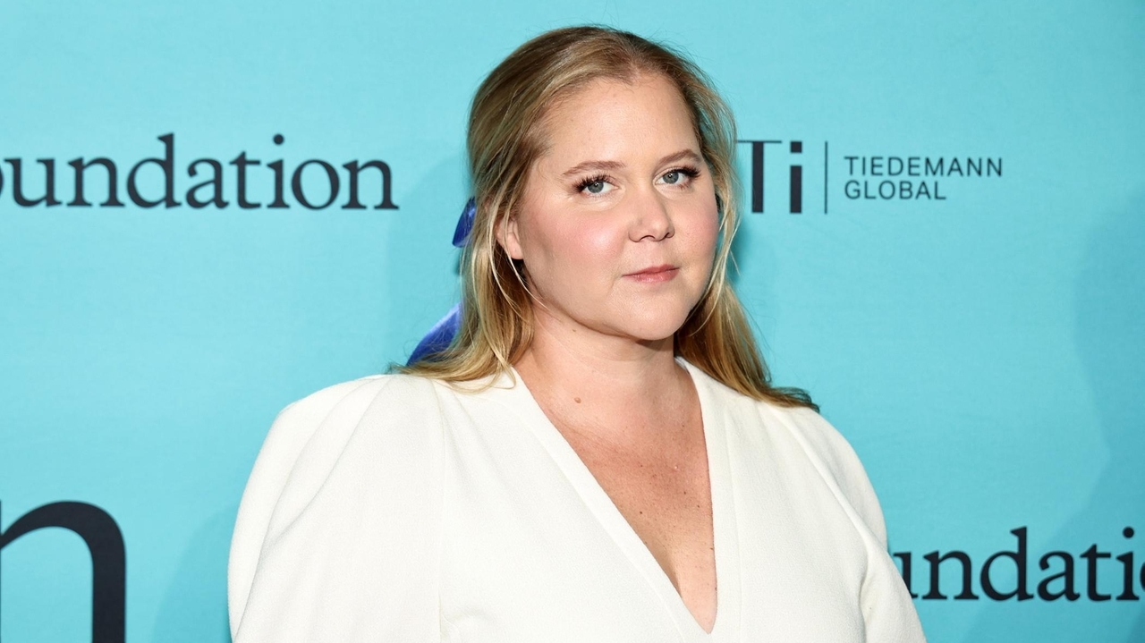 Amy Schumer goes public with Cushing syndrome diagnosis - Newsday