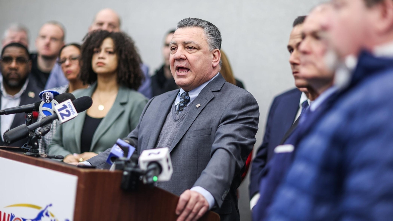 National Grid, union leaders reach tentative contract agreement - Newsday