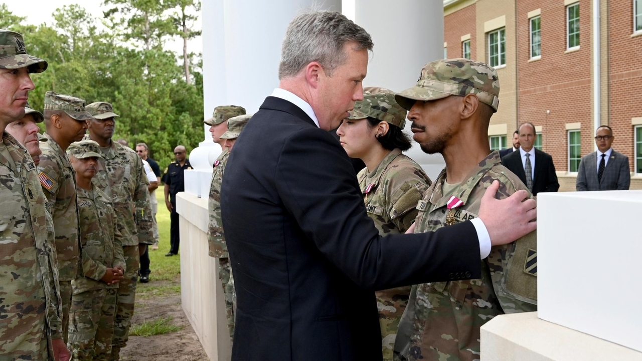 Soldiers hailed as heroes for tackling armed assailant at Georgia Army ...