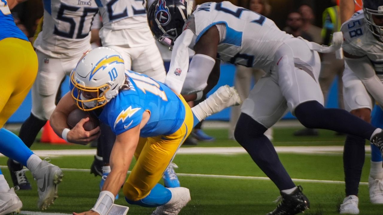 Justin Herbert has TDs passing and rushing as Chargers beat Titans 27 ...