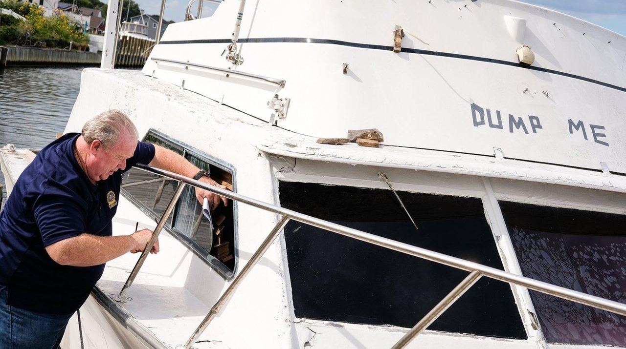 Babylon Town dilemma: What to do with an abandoned boat - Newsday
