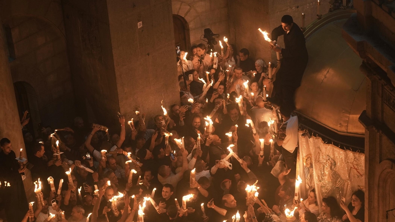 What's behind the visually stunning 'Holy Fire' ceremony in Jerusalem ...