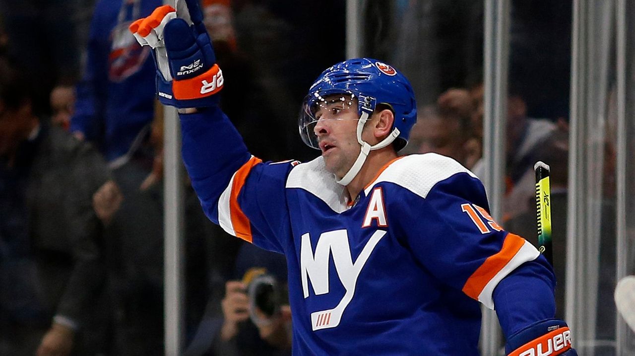 Wrist surgery shelves Islanders' Cal Clutterbuck indefinitely - Newsday