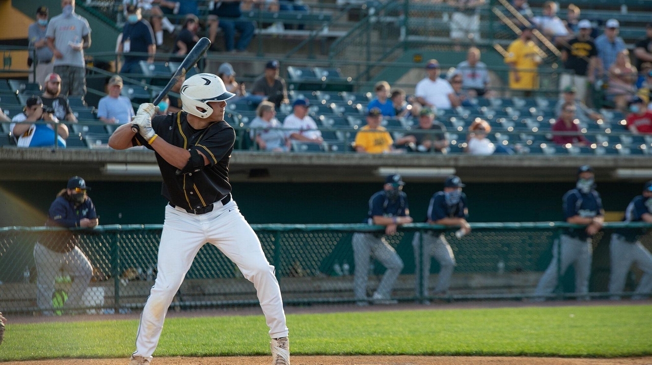 Though far-flung, LI players find summer baseball leagues - Newsday