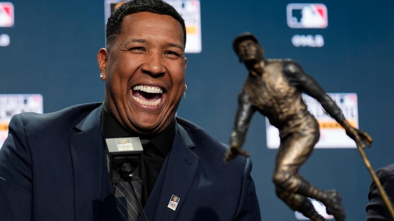 Royals catcher Salvador Perez wins MLB's Clemente Award for ...