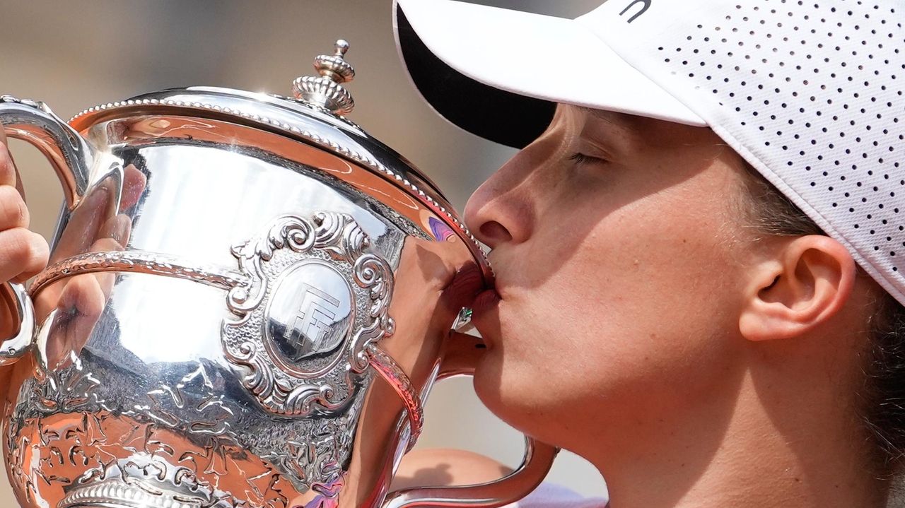 Iga Swiatek reigns at the French Open again with 'The One Where She Wins Her Fifth Grand Slam ...