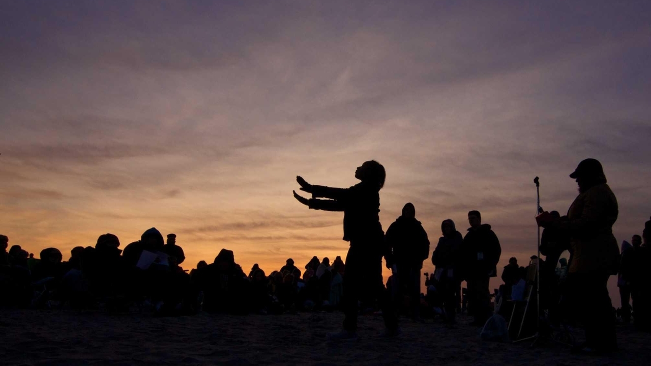 Hundreds attend Easter sunrise service at Jones Beach - Newsday