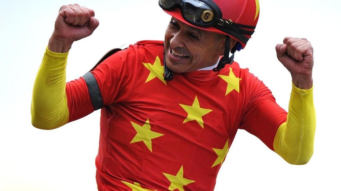 Mike Smith, 52, becomes oldest jockey to win Triple Crown - Newsday