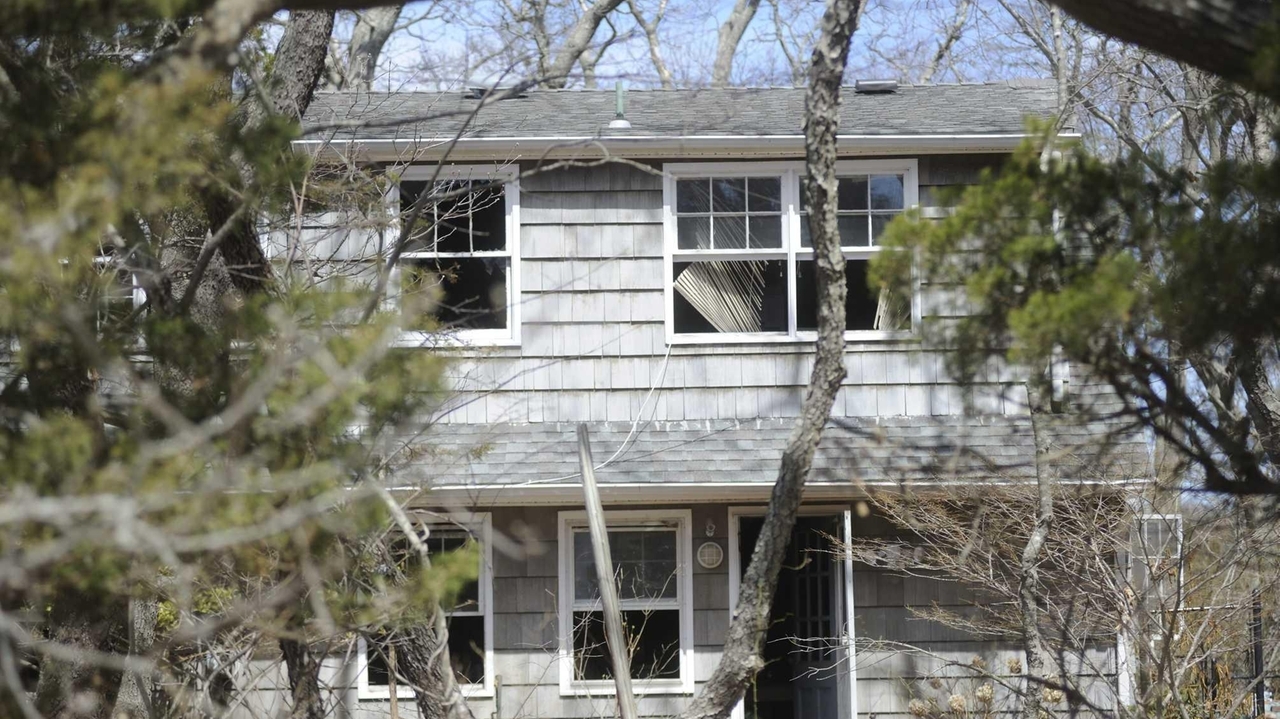 Feminist author Sidney Abbott killed in Southold fire, police say - Newsday