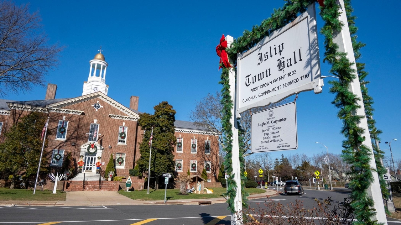 Islip considers lifting ban on town officials in party posts - Newsday