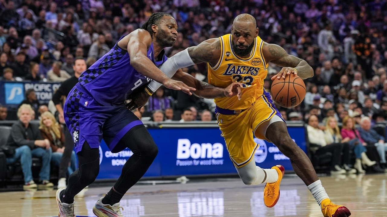 Monk hits 7 3-pointers, scores 26 points as Kings top Lakers 124-112 ...