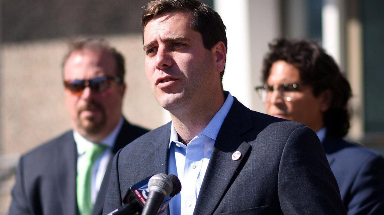 Timothy Sini outraises Ray Perini in Suffolk DA’s race - Newsday