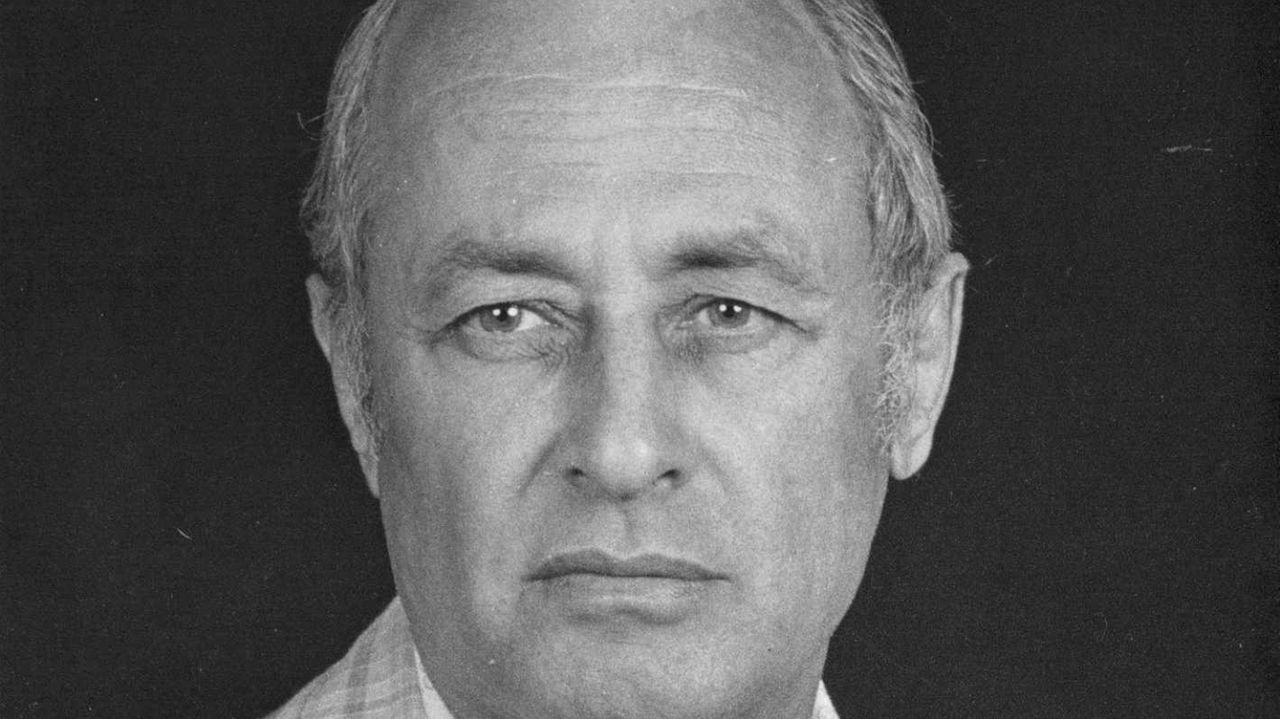 Retired neurosurgeon Dr. William Bloom dies at 87 - Newsday