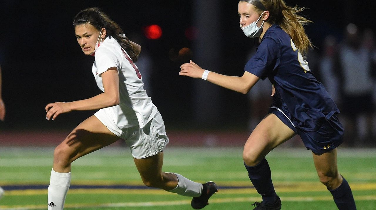 Brandt helps Syosset win Nassau 'AA' girls soccer final - Newsday