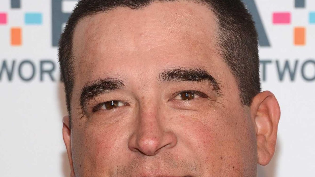 Ex-'Storage Wars' star David Hester files suit - Newsday