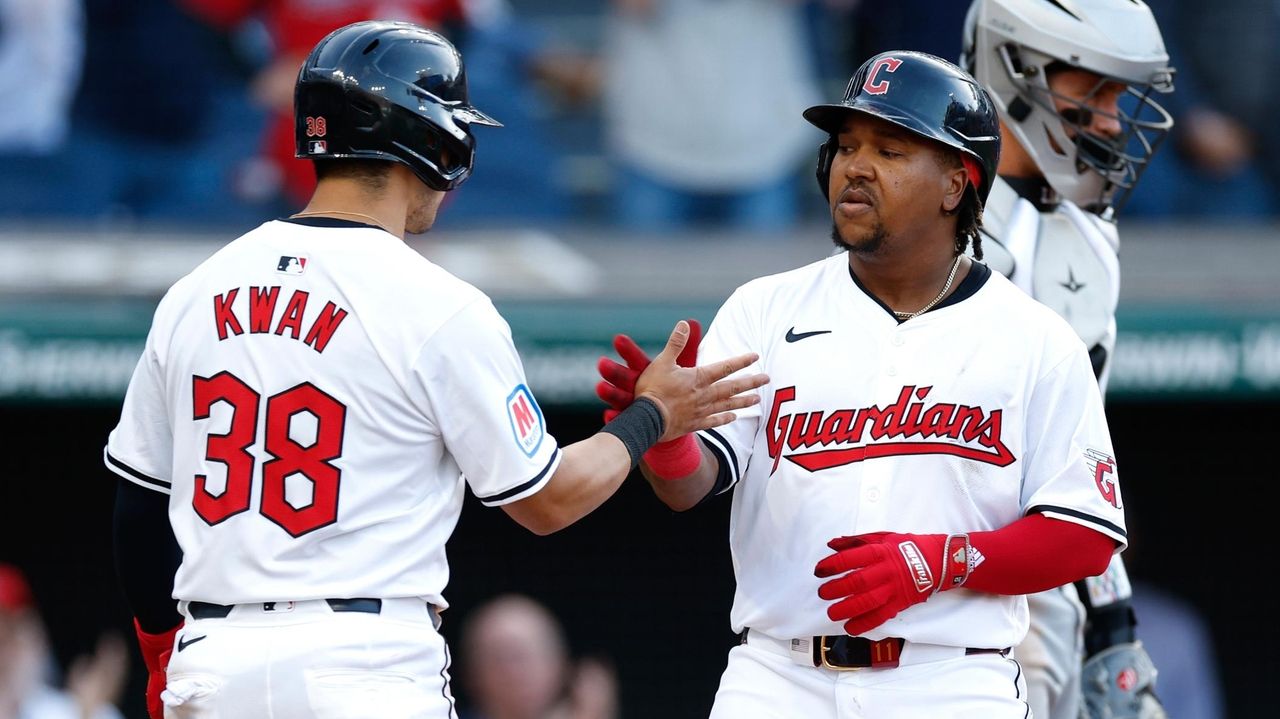 José Ramírez homers, Guardians down White Sox 4-0 in manager Stephen Vogt's home debut after ...