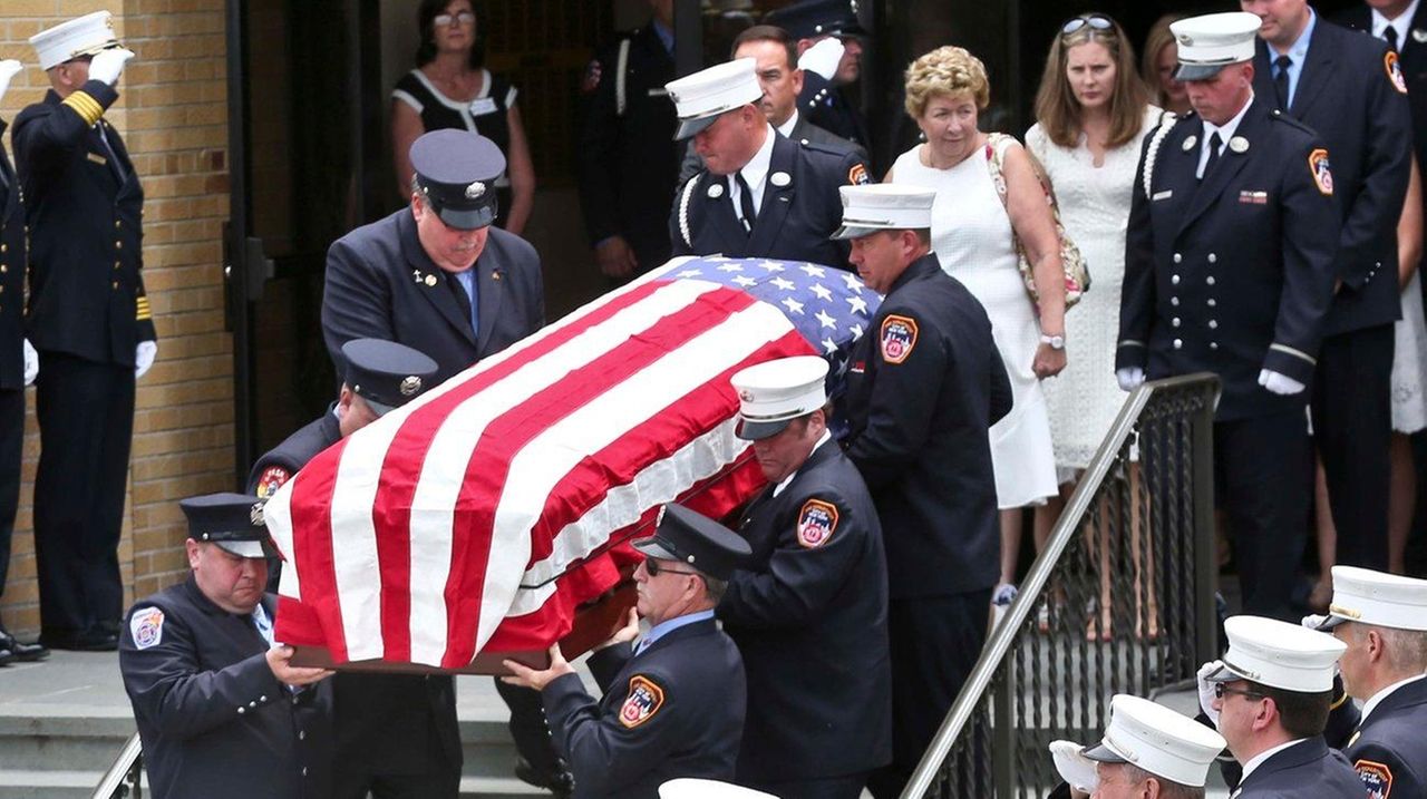 9/11 fire chief Lawrence Stack’s funeral draws hundreds - Newsday