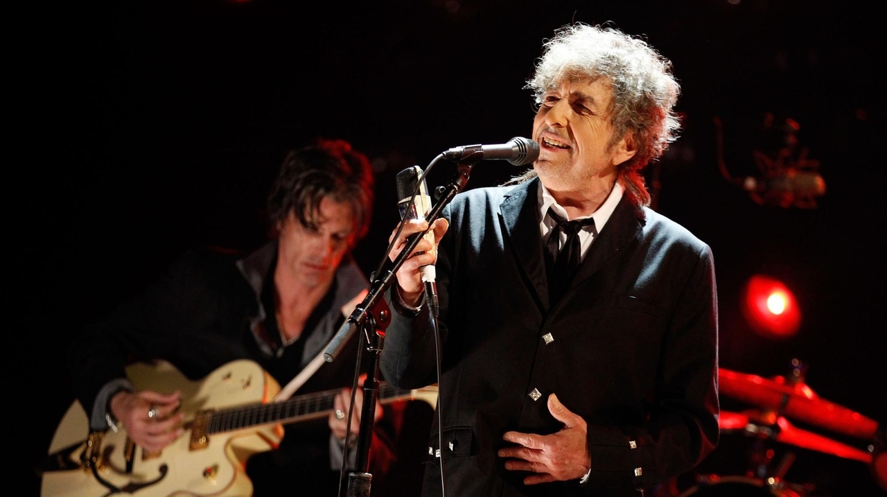 Bob Dylan's 'Girl From the North Country' coming to Broadway - Newsday