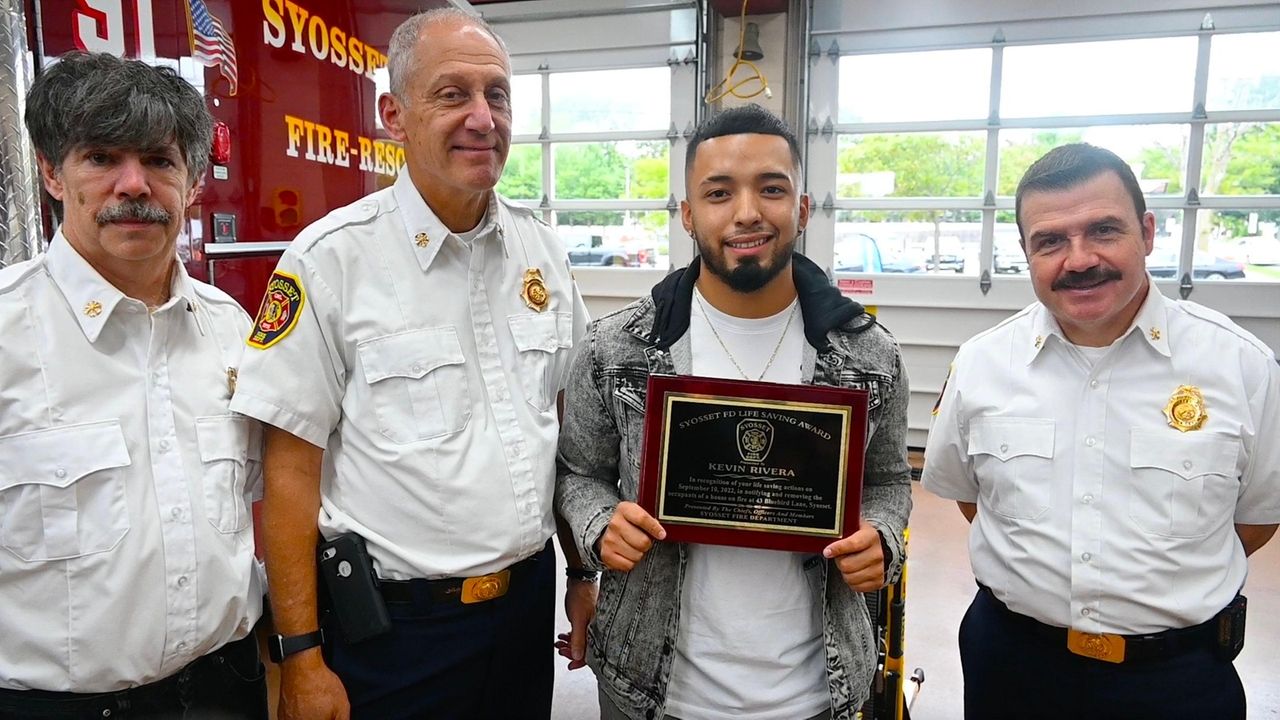 Deliveryman honored for evacuating family from burning Syosset home ...
