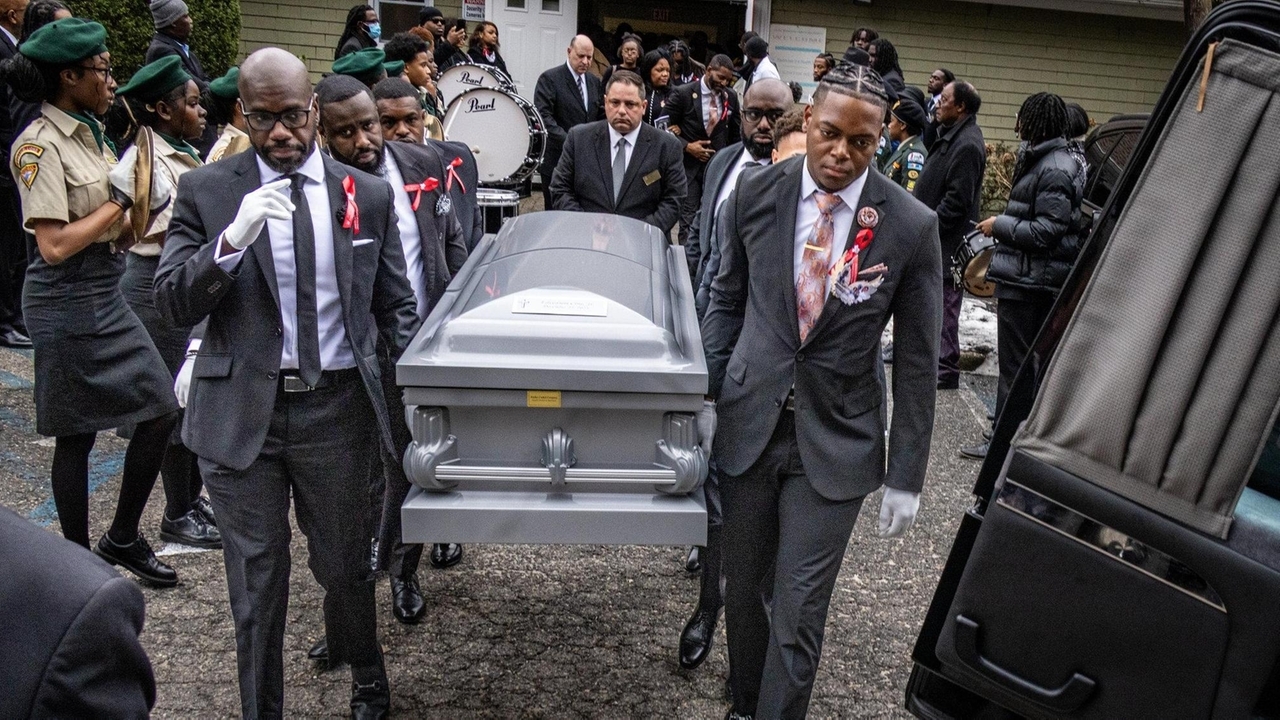 Funeral for CVS employee fatally stabbed on Christmas - Newsday