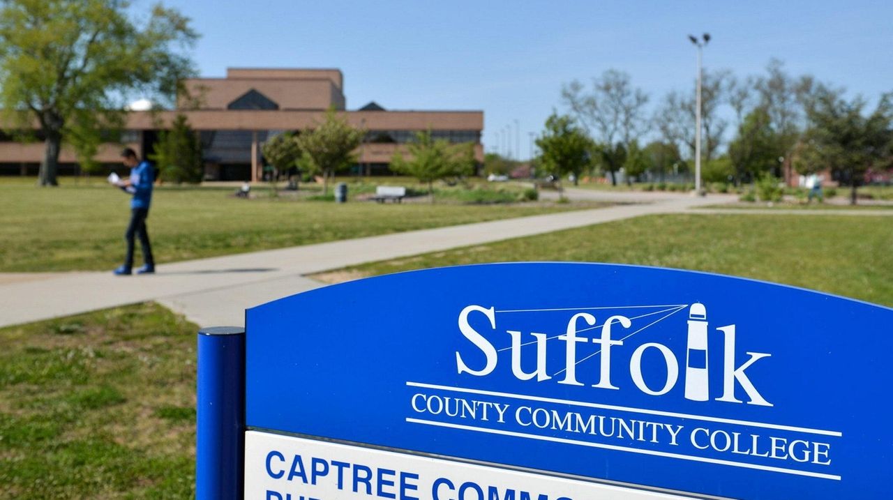 Lawmakers back 3% hike in Suffolk funding for SCCC - Newsday