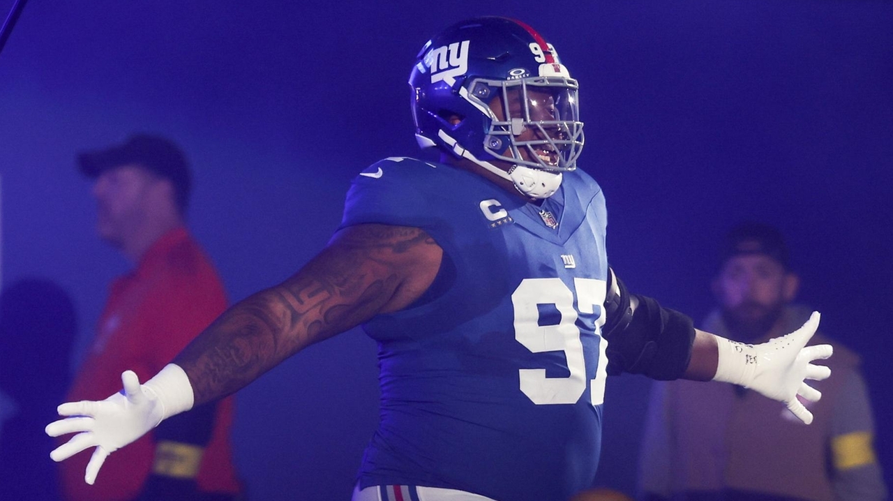 Giants defensive line coach Andre Patterson defends Dexter Lawrence ...